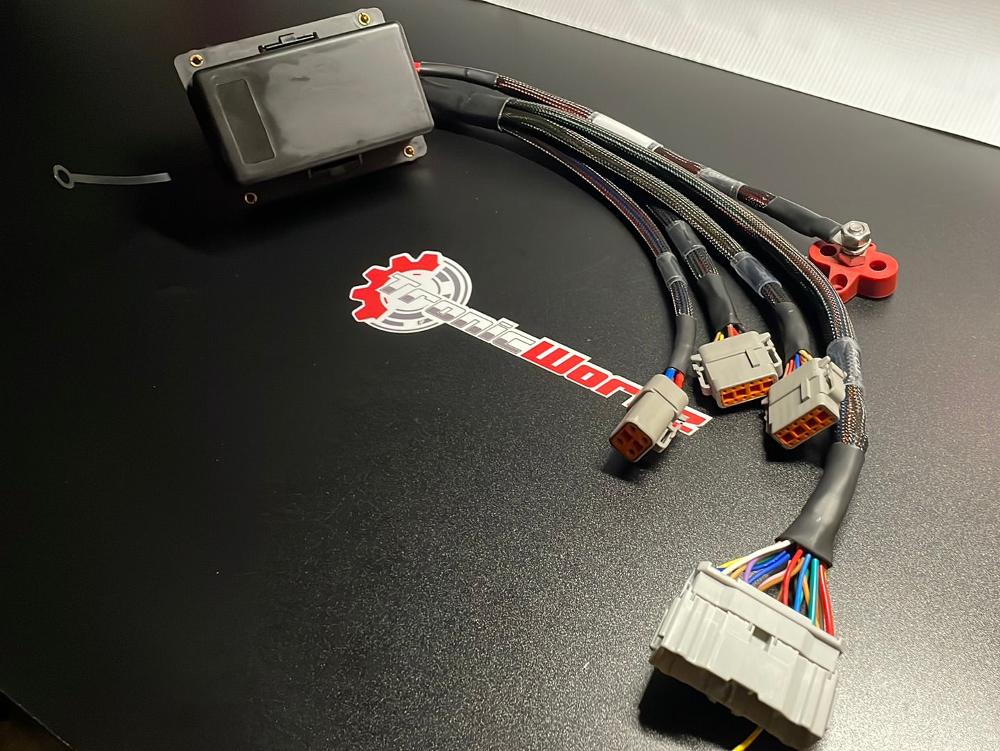 B,D, H Universal Race Fuse/Relay Box